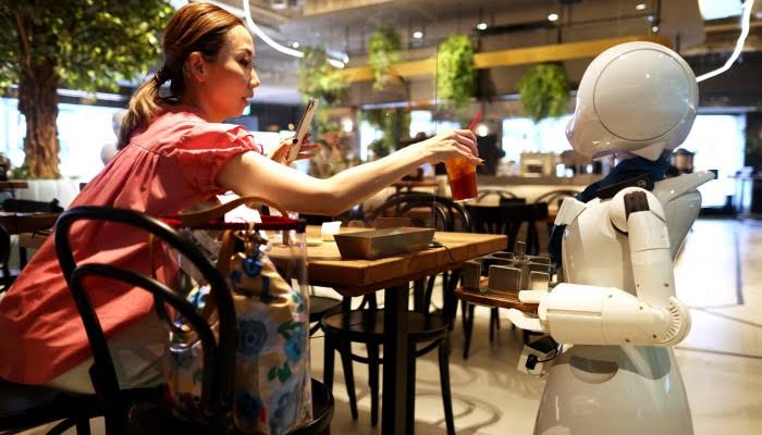 Robot Pelayan di Restoran Modern, Makan Seru Lewat Sentuhan Teknologi ...